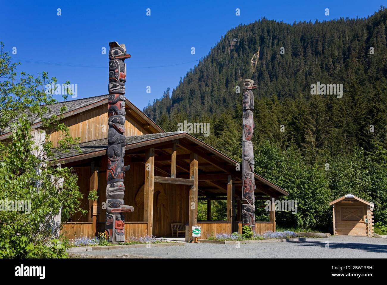 Tlingit clan house hi-res stock photography and images - Alamy