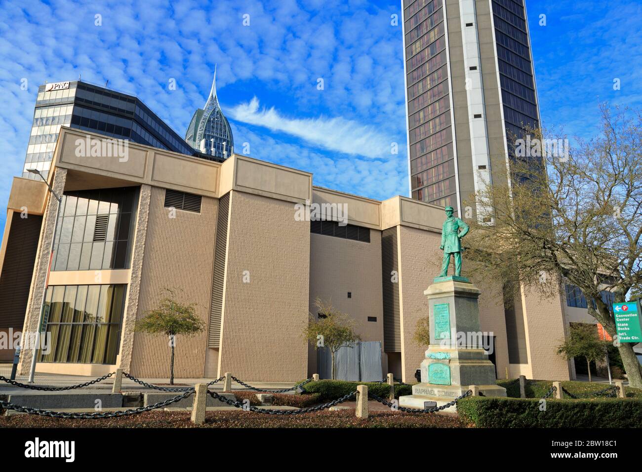 Raphael semmes statue hi-res stock photography and images - Alamy