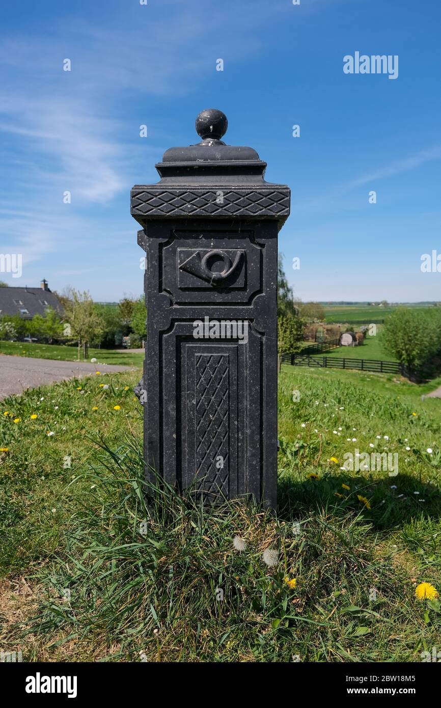 Rusted mailbox hi-res stock photography and images - Alamy