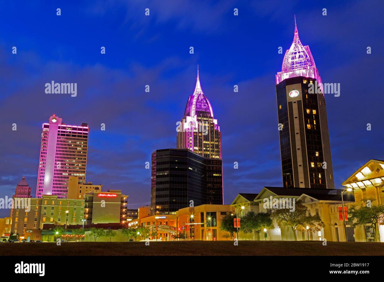 Skyline skyscrapers tower hi-res stock photography and images - Alamy