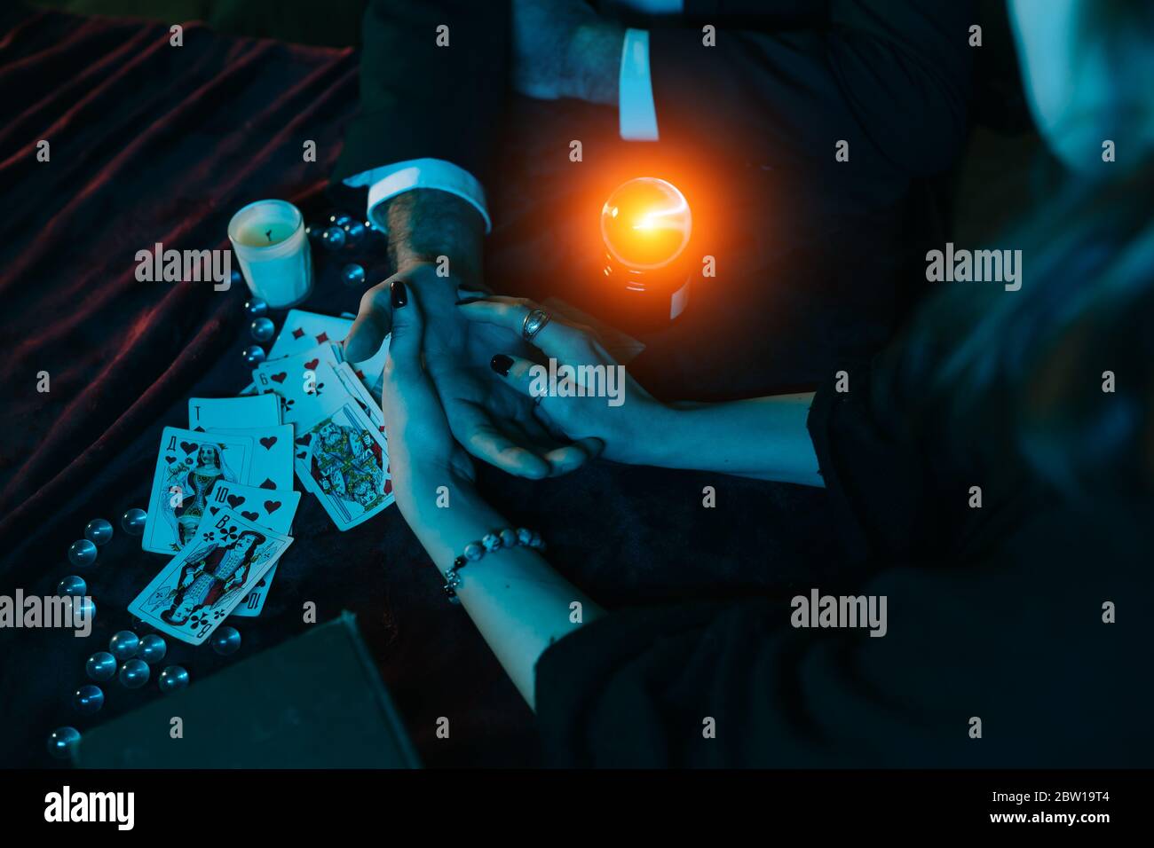 reading the lines hand in a business man's hands Stock Photo - Alamy
