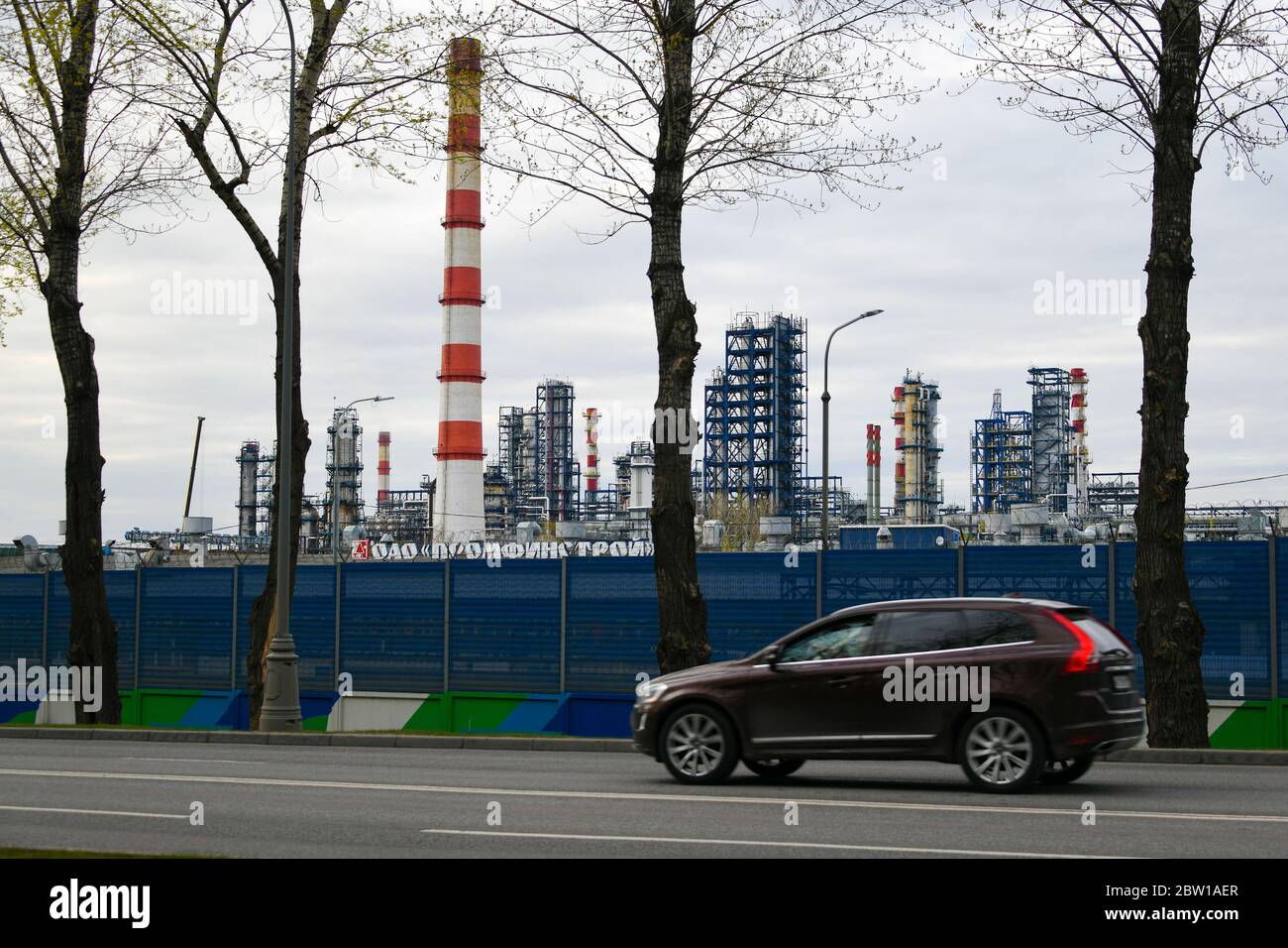 Moscow, Russia. 2nd May, 2020. Pipes of the Moscow Oil Refinery in the ...