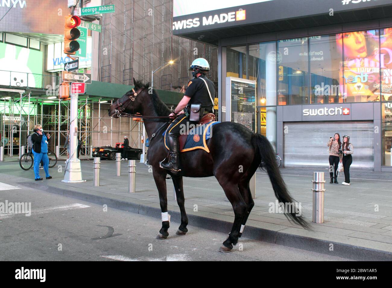 Nypd mounted unit hi-res stock photography and images - Alamy