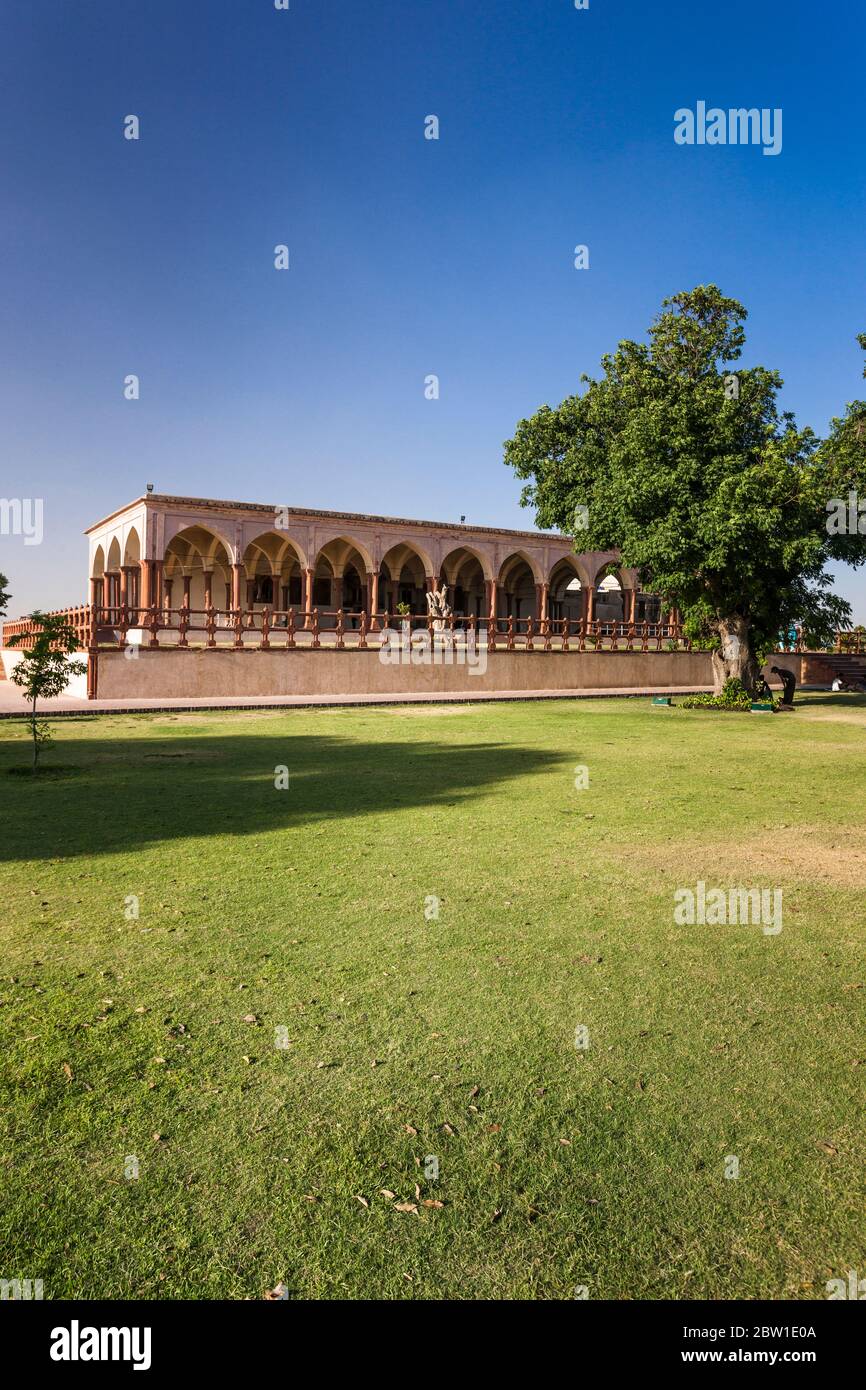 Diwan-e-aam, Courtyard of Lahore Fort, Citadel of Mughal Empire ...