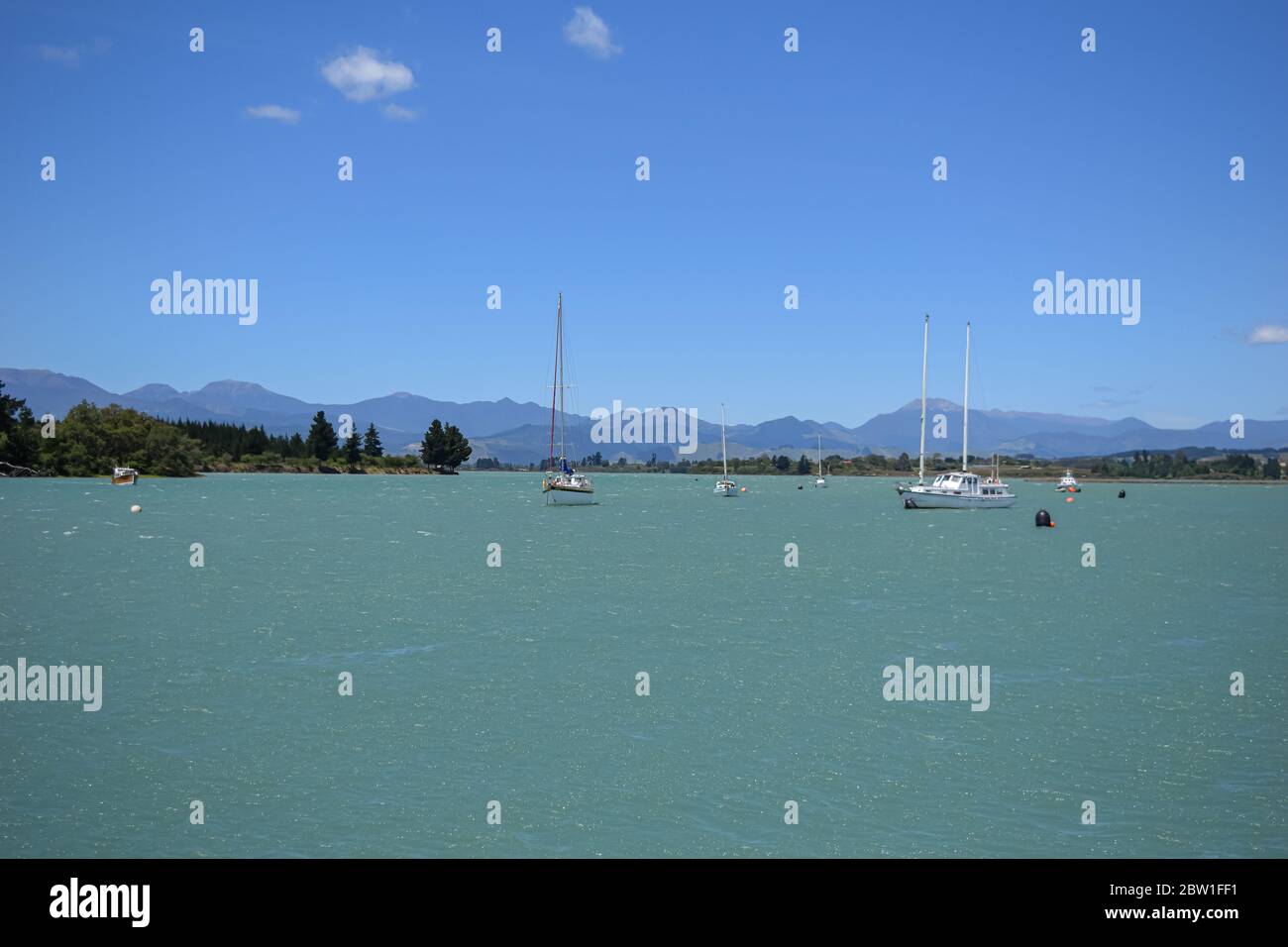 Beautiful panoramic landscapes lake hi-res stock photography and images ...
