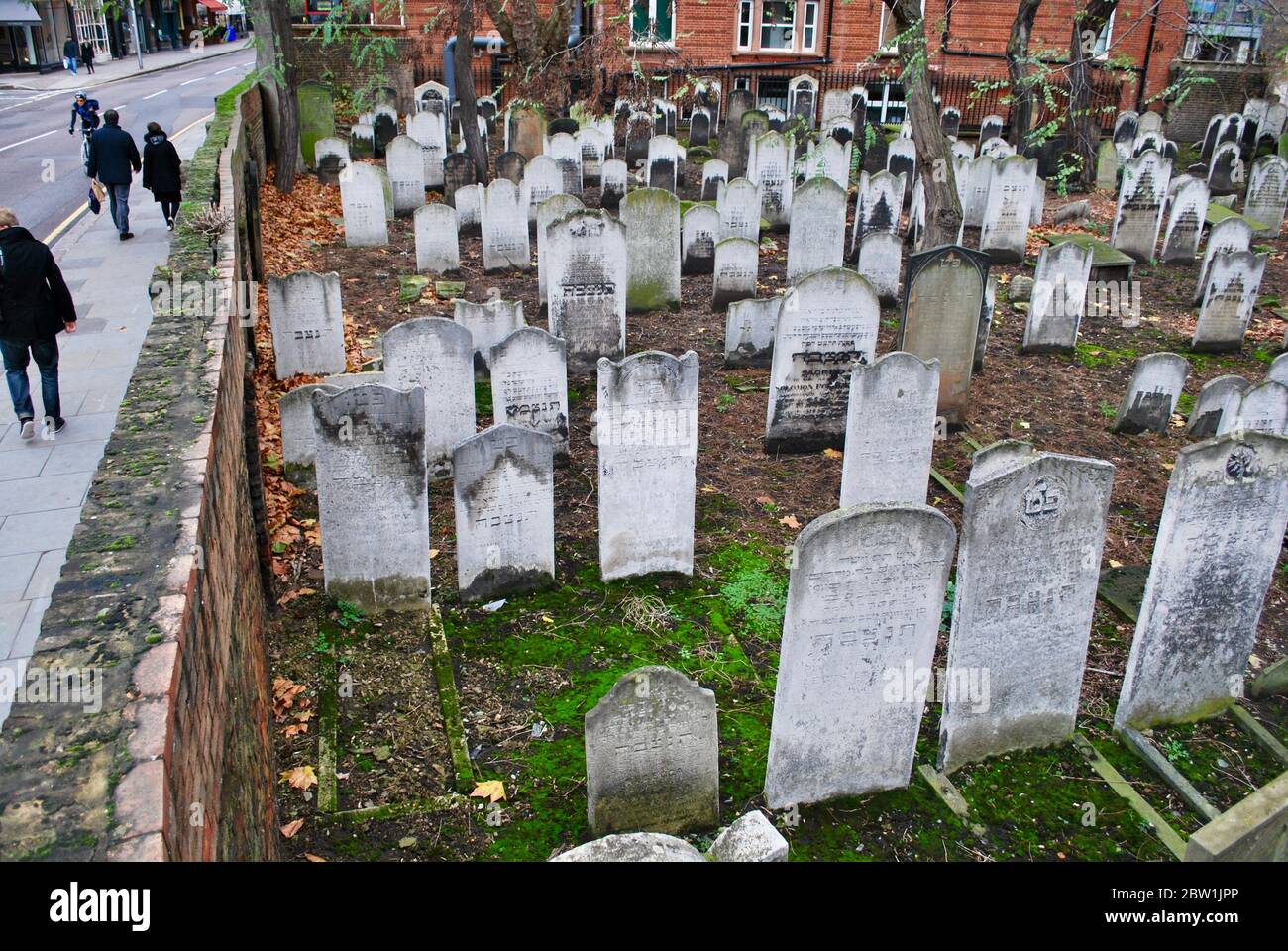 London united kingdom jewish cemetery hi-res stock photography and ...