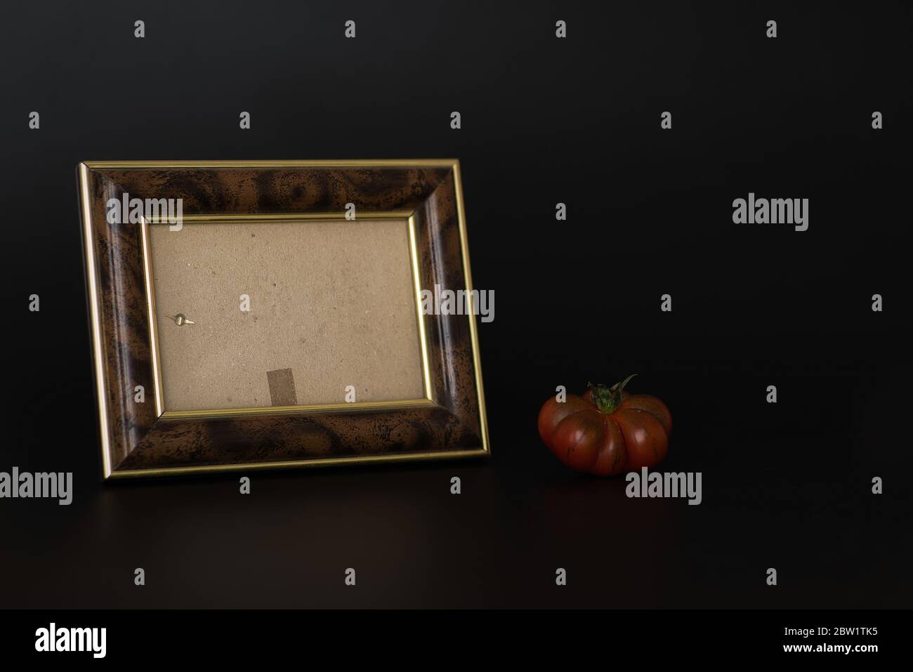 Black gold art deco frame hi-res stock photography and images - Alamy