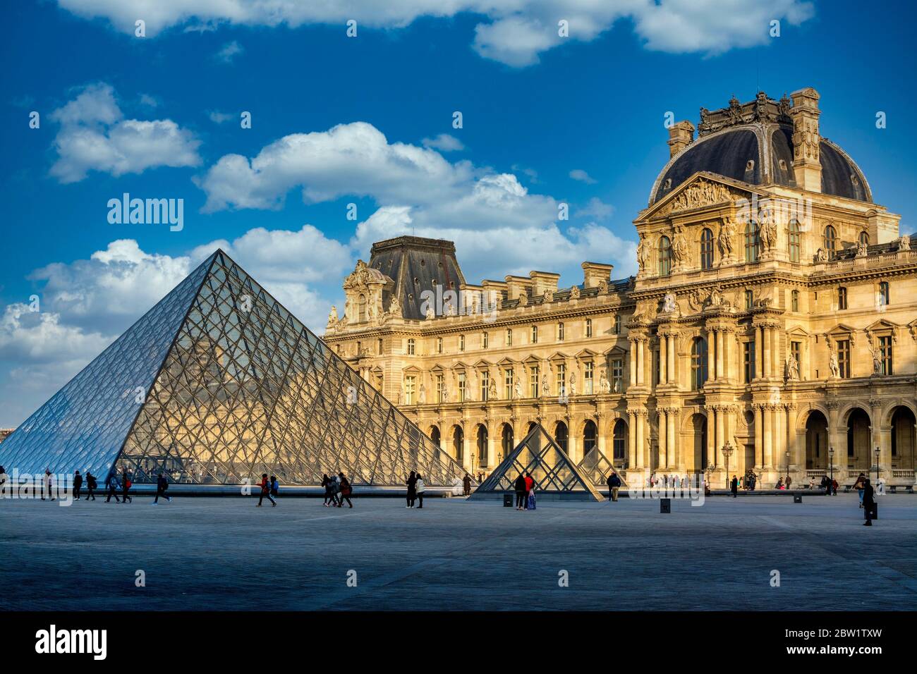 Musee Du Louvre Museum High Resolution Stock Photography and Images - Alamy