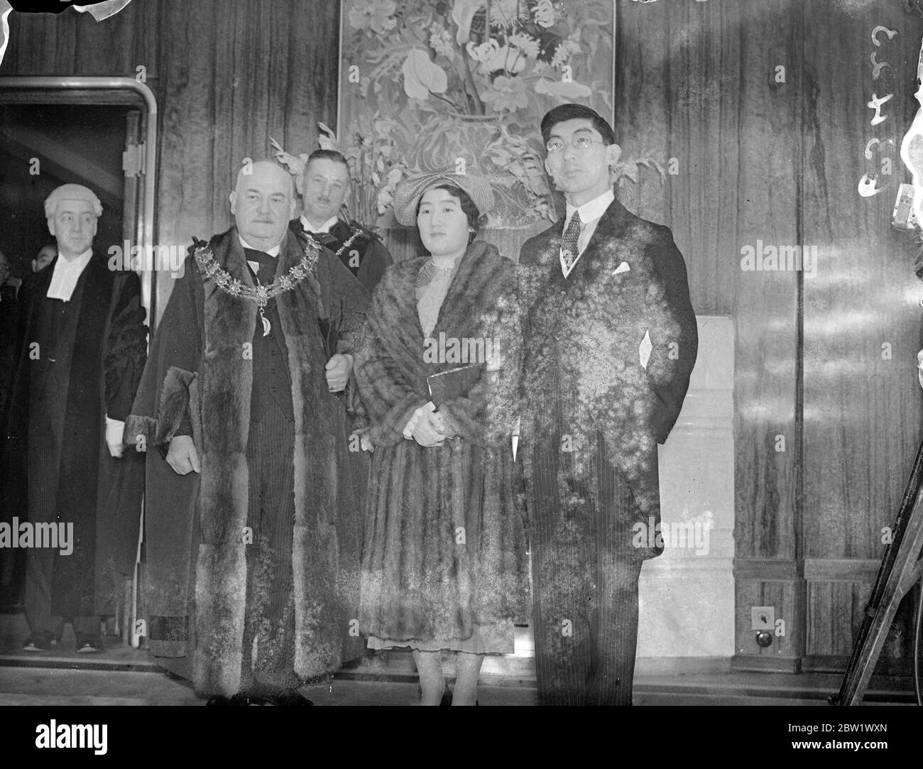 Prince and Princess Chichibu welcomed by Mayor when they go ashore at ...