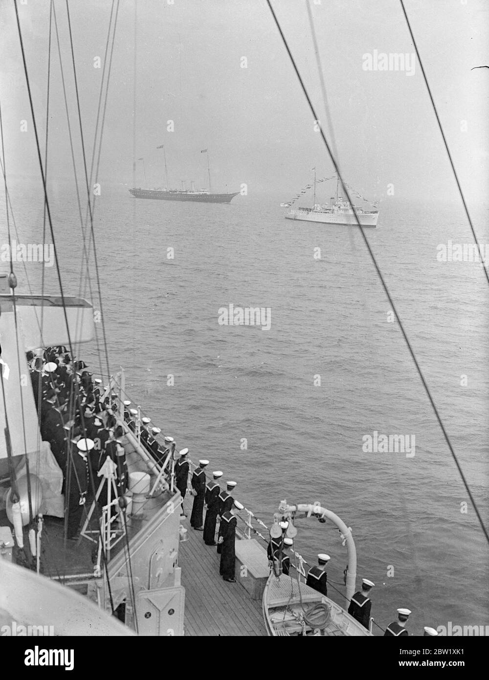 Ships at spithead hi-res stock photography and images - Alamy