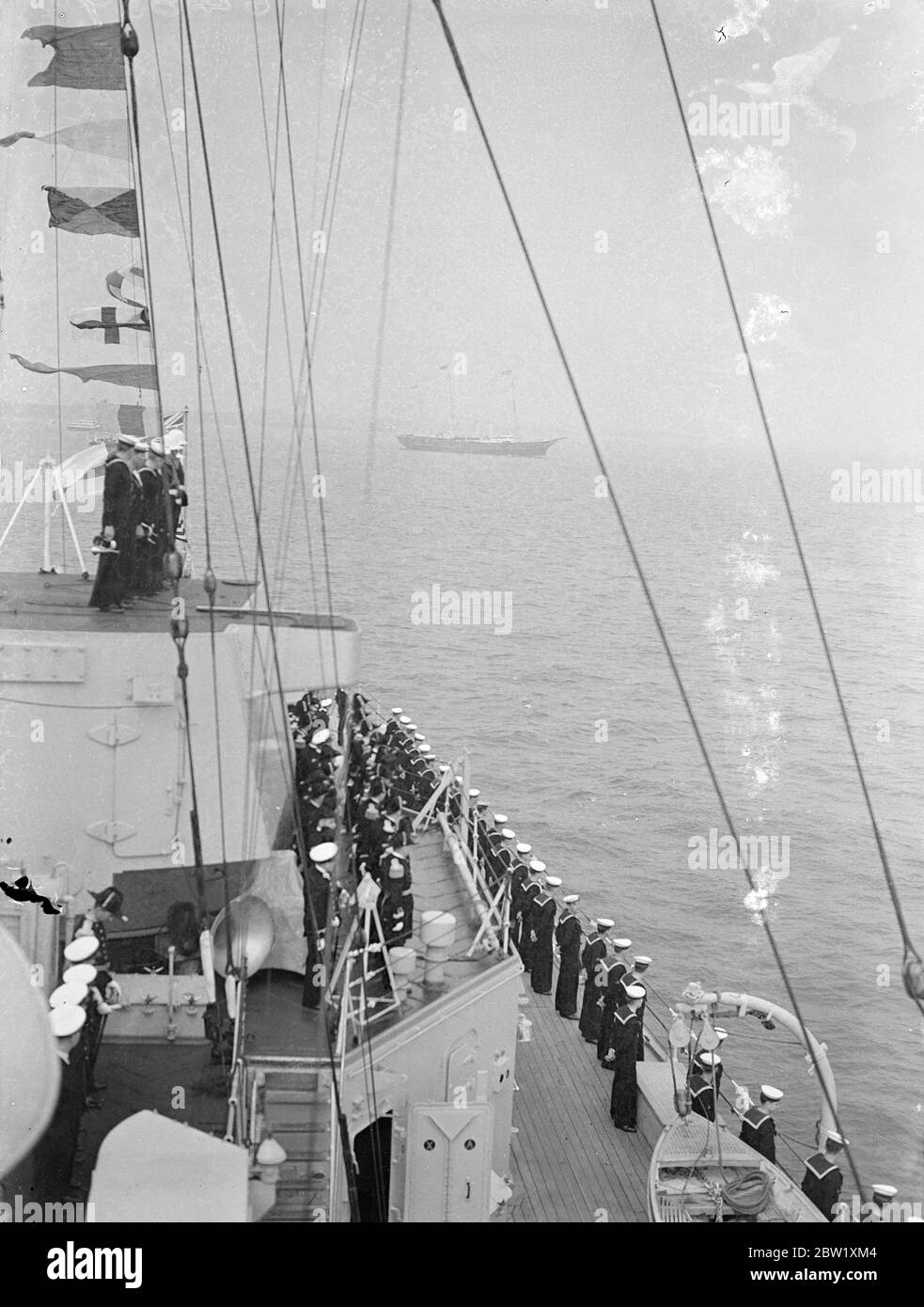 Ships at spithead hi-res stock photography and images - Alamy