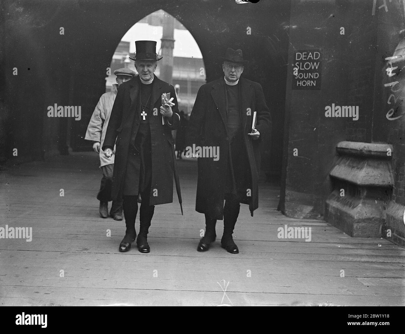 Dean of westminster coronation hi-res stock photography and images - Alamy