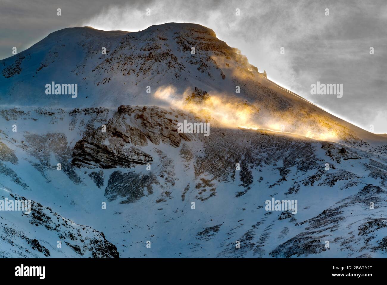 Mountain top with blowing snow hi-res stock photography and images - Alamy