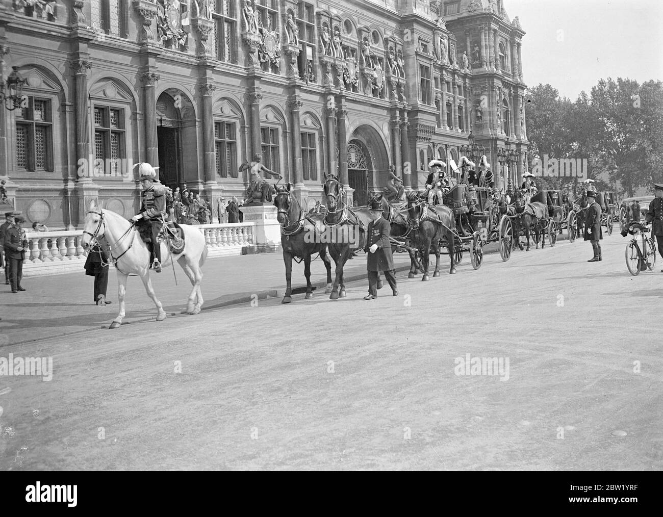 Lord Mayor of London, Sir George Broadbridge, drives in state through ...