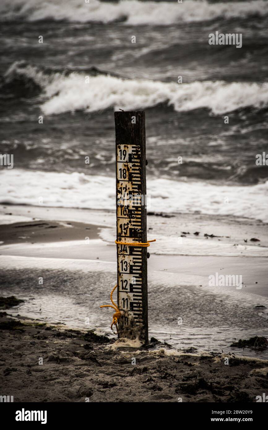 Measuring sea level hi-res stock photography and images - Alamy