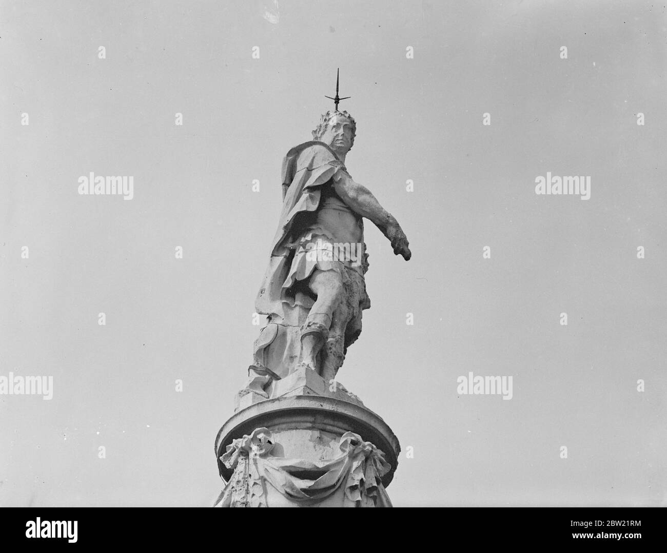 Roman statue toga Black and White Stock Photos & Images - Alamy