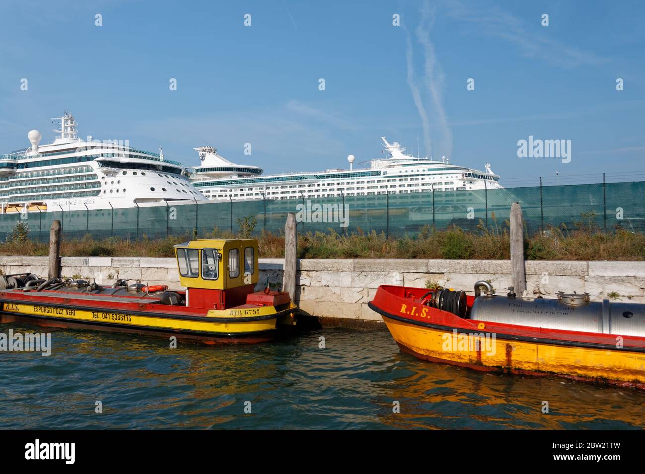 World cruise liner venice hi-res stock photography and images - Alamy