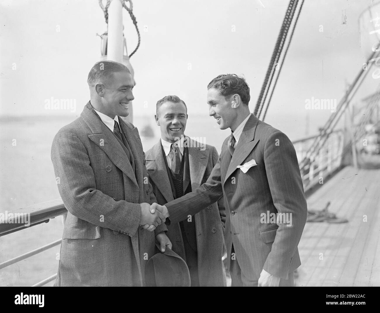 South Africa's new heavyweight 'Hope'arrives to fight in London. Robey ...