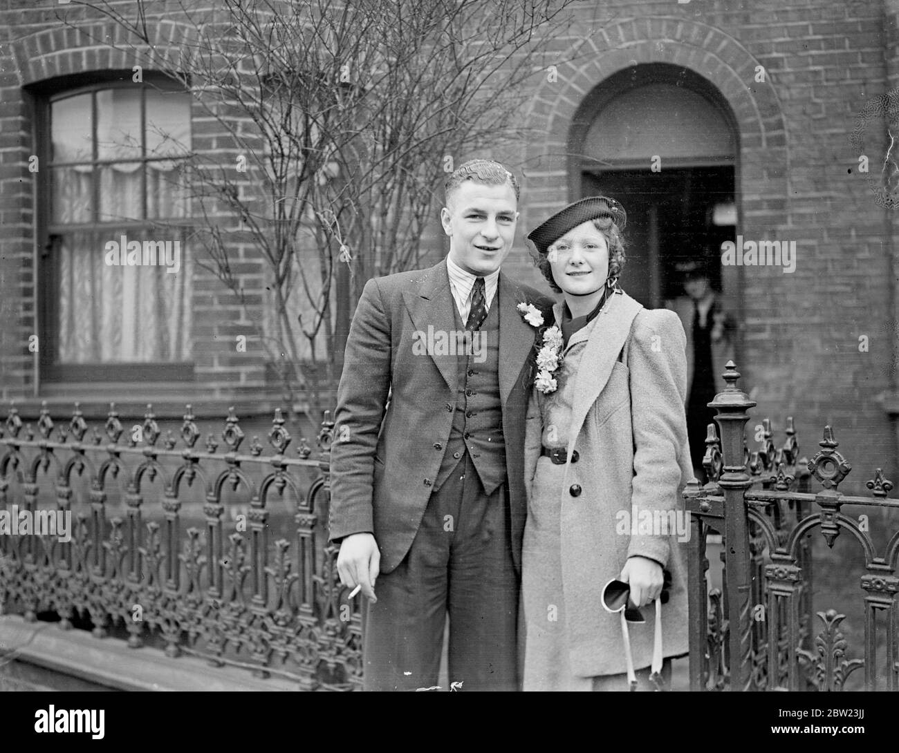 'Ten Goal' Payne married at Luton. Brides Lucky horseshoe. Joe (Ten ...