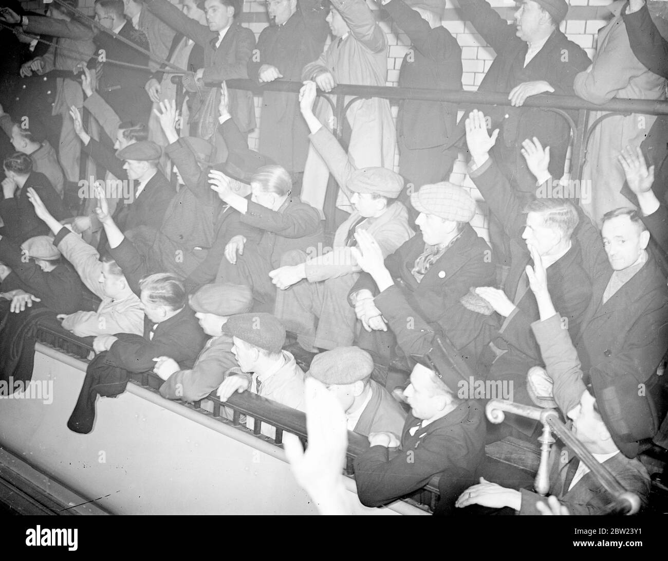 Return to london 1938 hi-res stock photography and images - Alamy