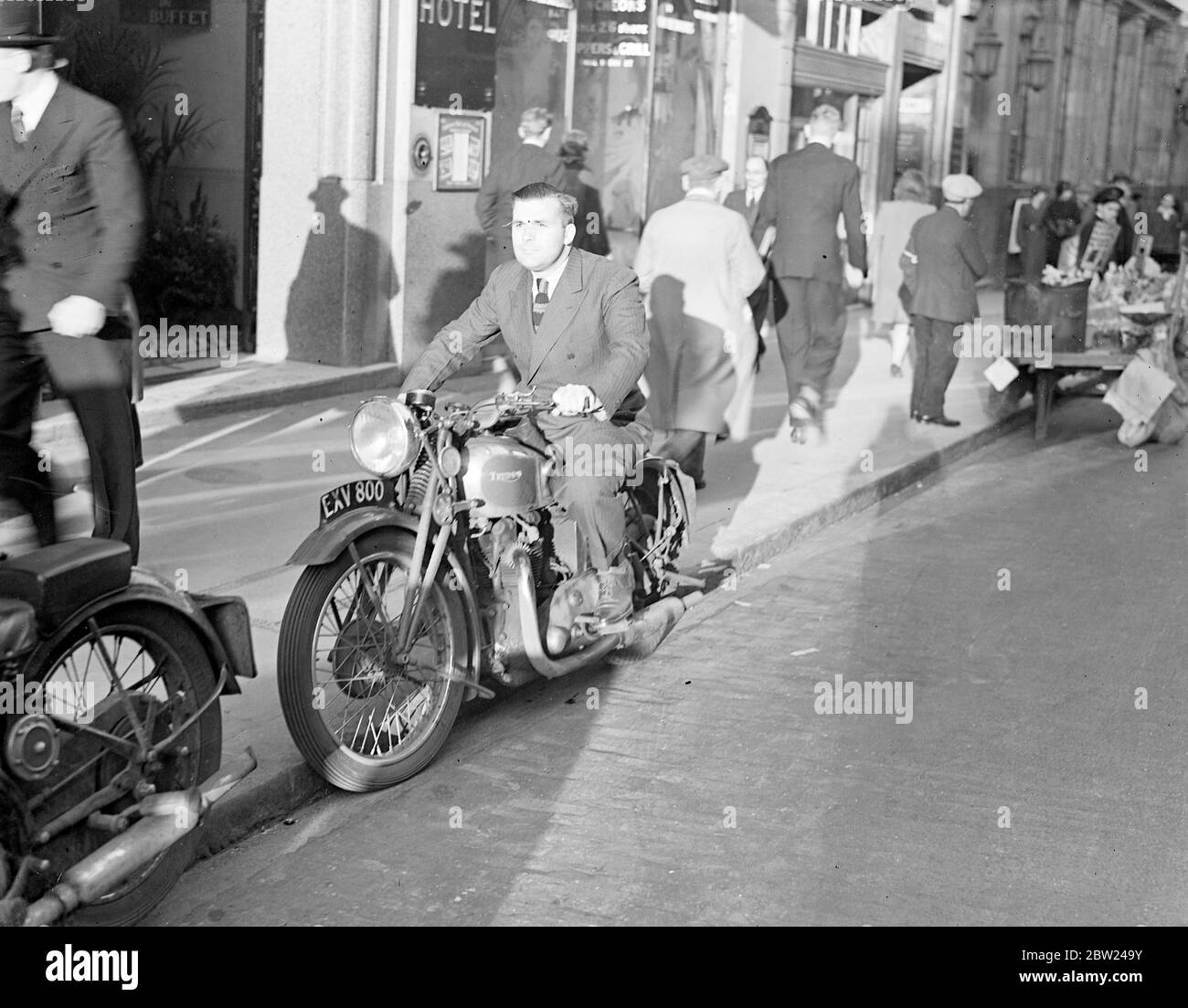 Black and white war photographs hi-res stock photography and images - Alamy