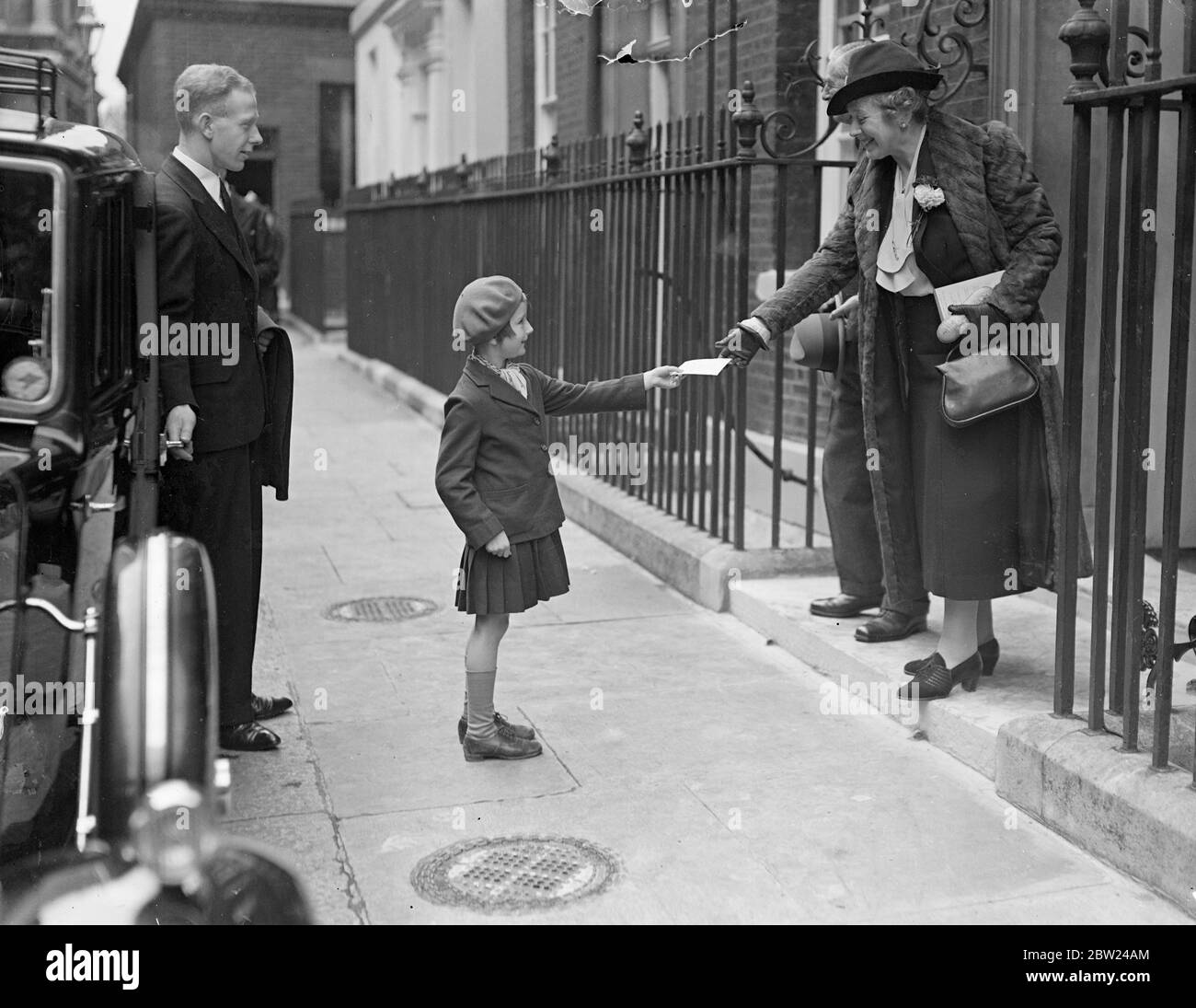 Seven-year-old girl and letter to Mrs Chamberlain as she leaves with ...