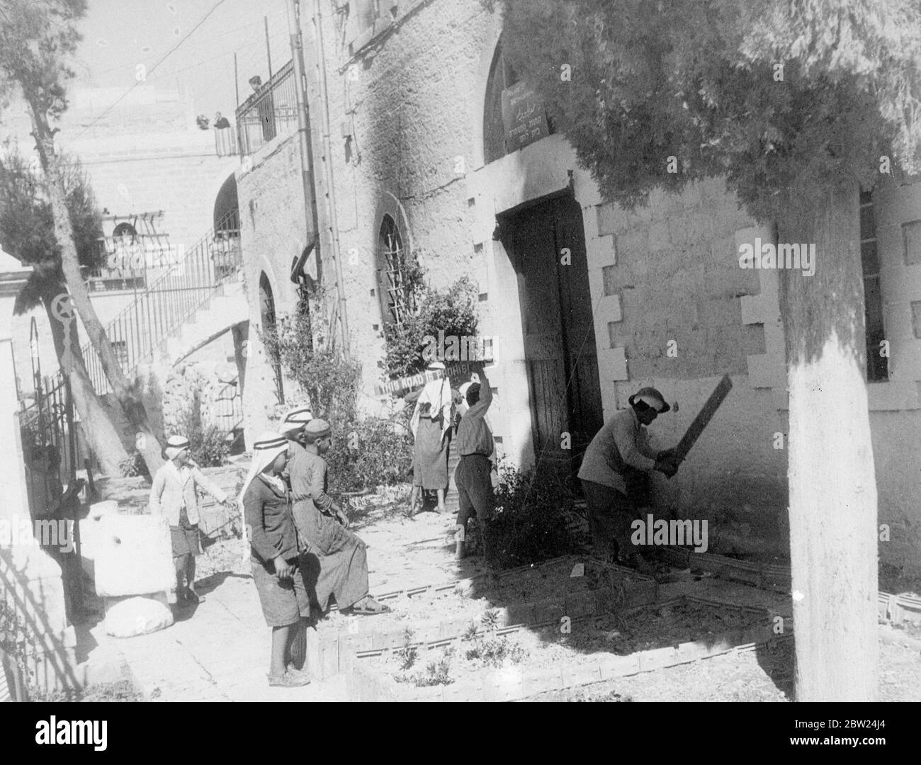 Palestine road sign Black and White Stock Photos & Images - Alamy