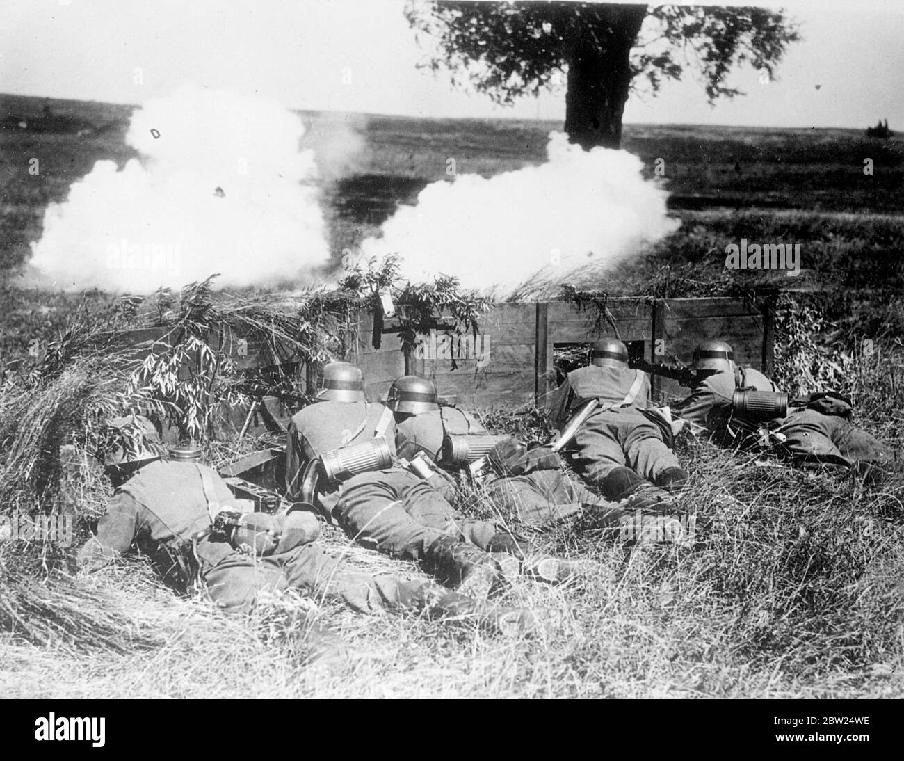 Machine gunners in action at German manoeuvres, Hitler visits the ...