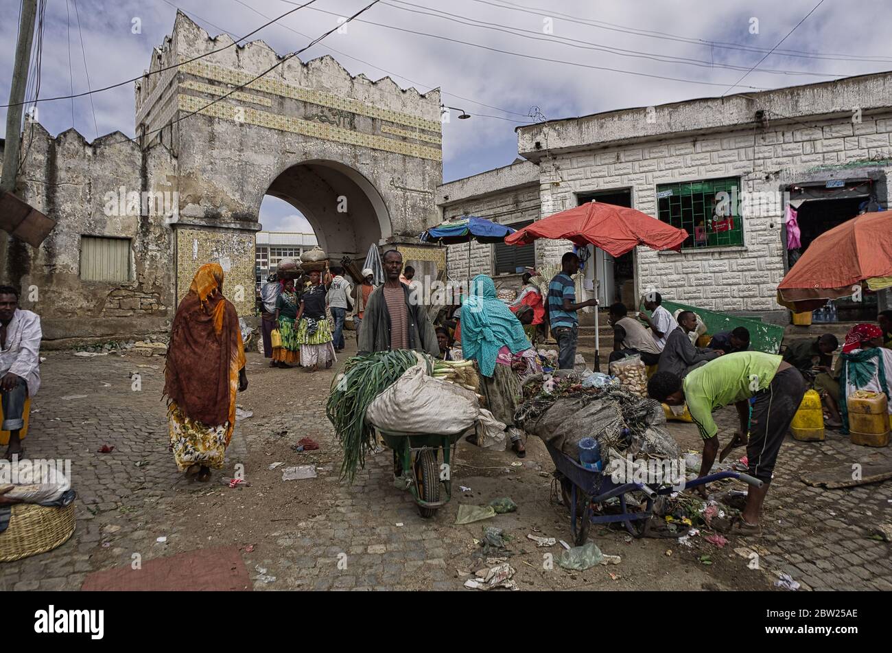 Women in traditional costumes with baskets on their heads at the ...