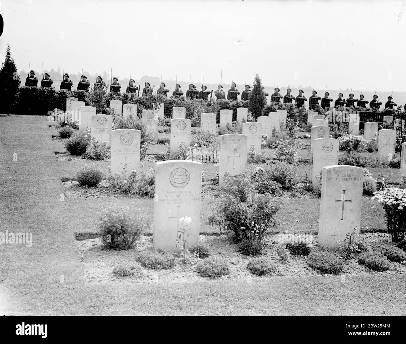 Australian soldiers graves Black and White Stock Photos & Images - Alamy
