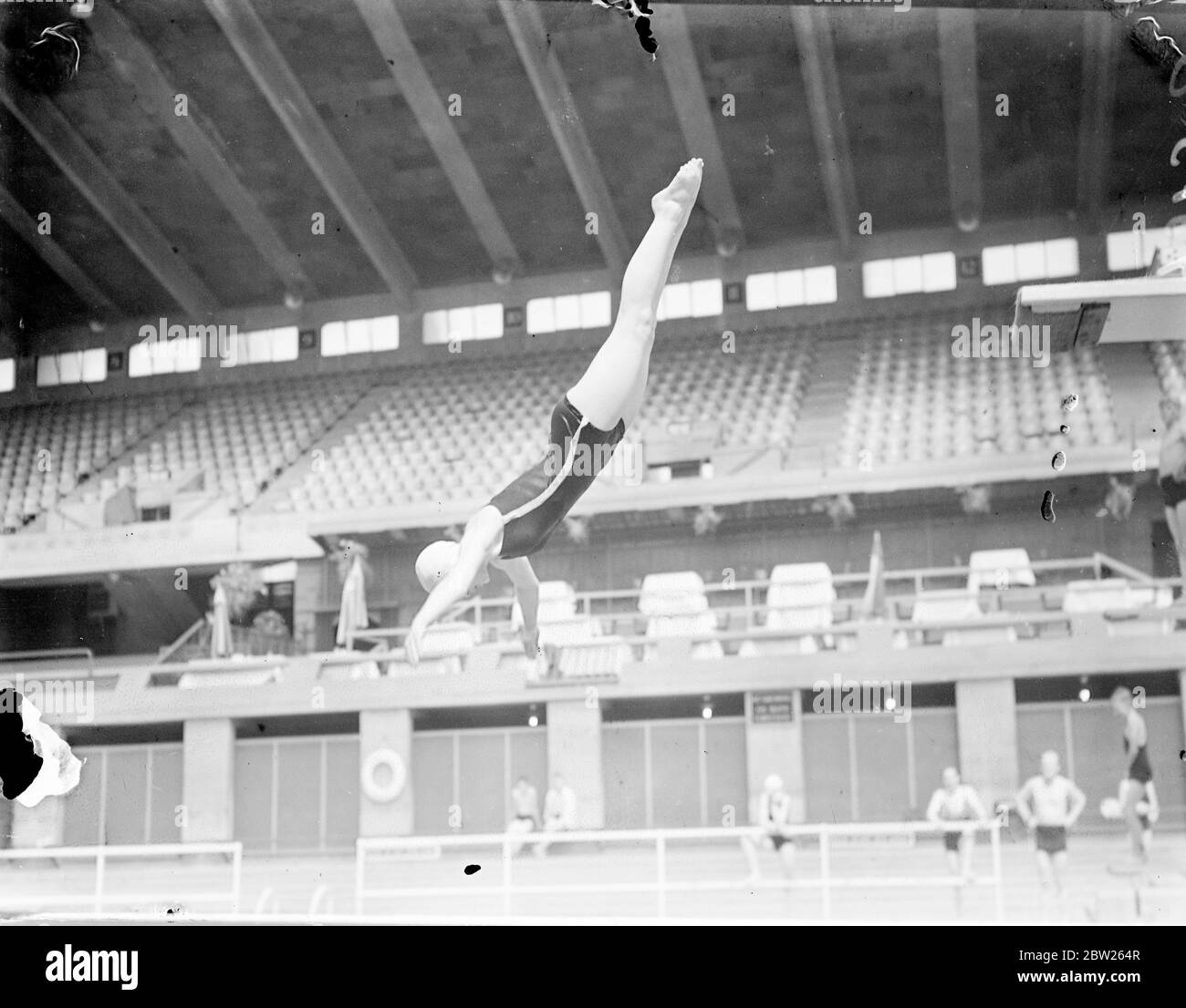 Girl divers hi-res stock photography and images - Alamy