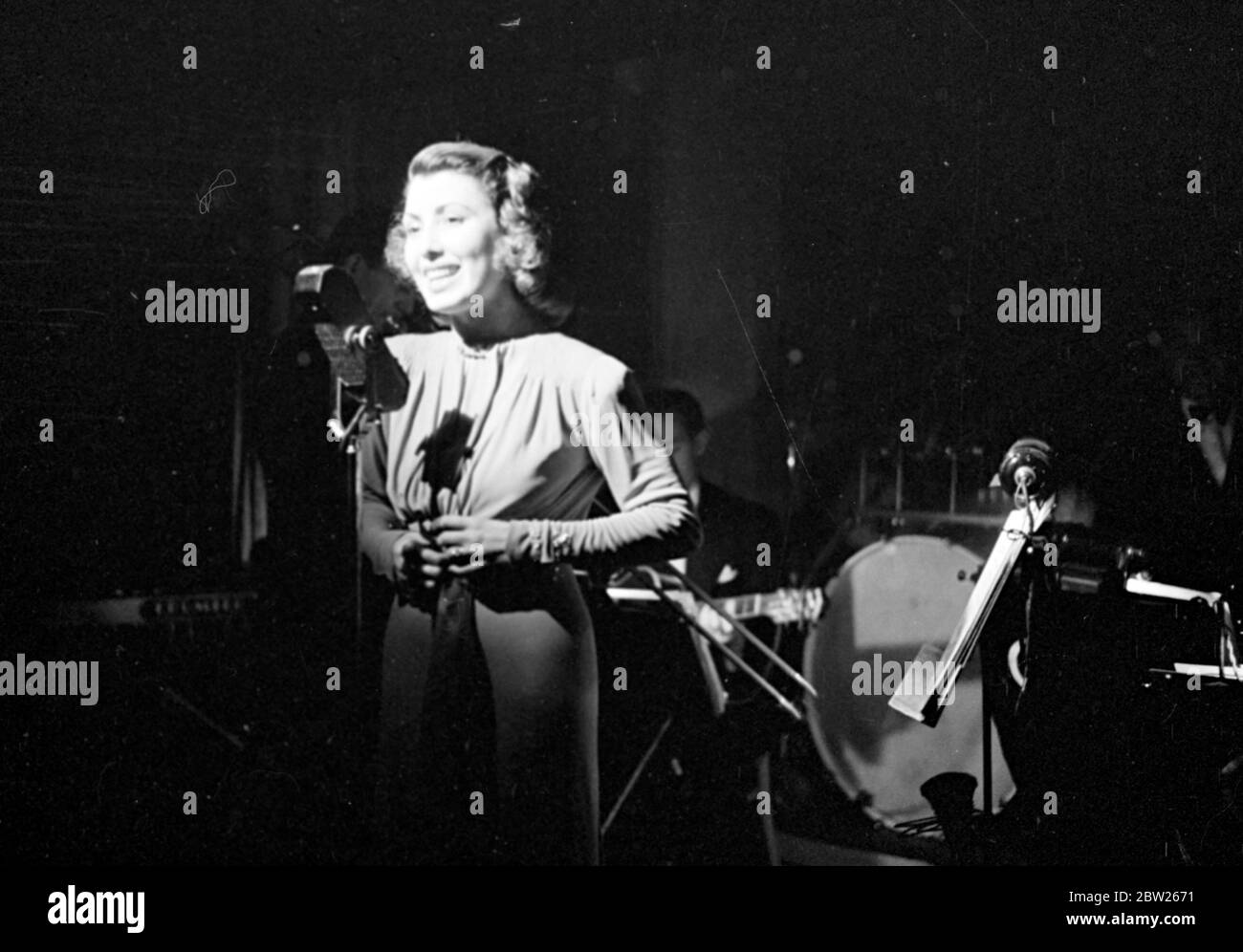 1930s nightclub hi-res stock photography and images - Alamy