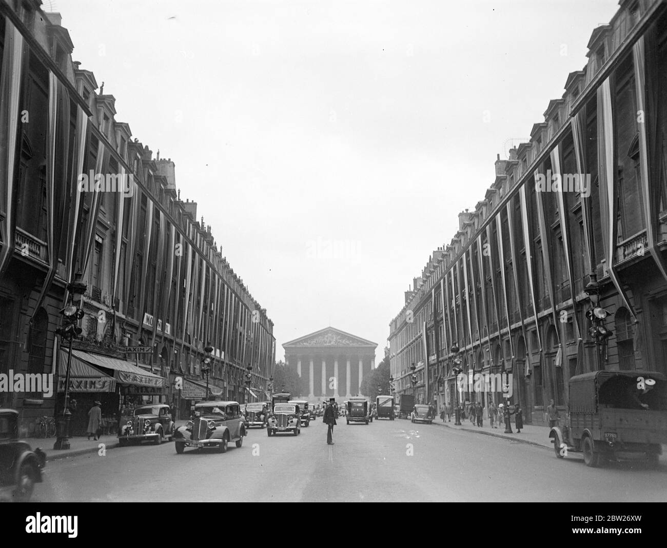 Paris street 1930s hi-res stock photography and images - Alamy