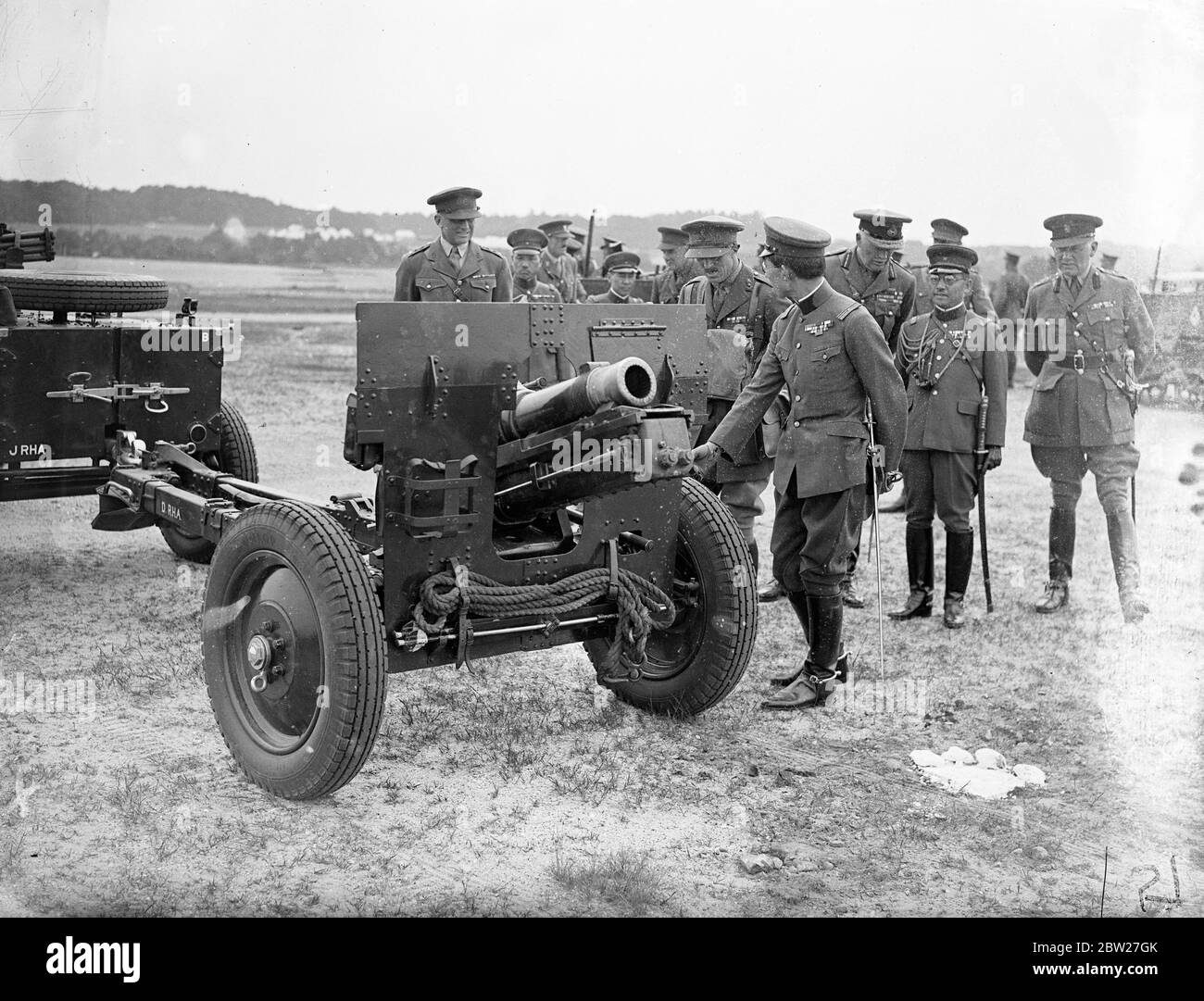 British army regiment howitzer Black and White Stock Photos & Images ...