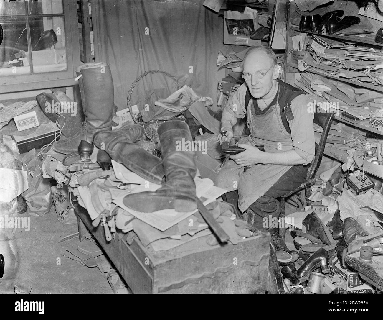 English village 1930s hi-res stock photography and images - Alamy