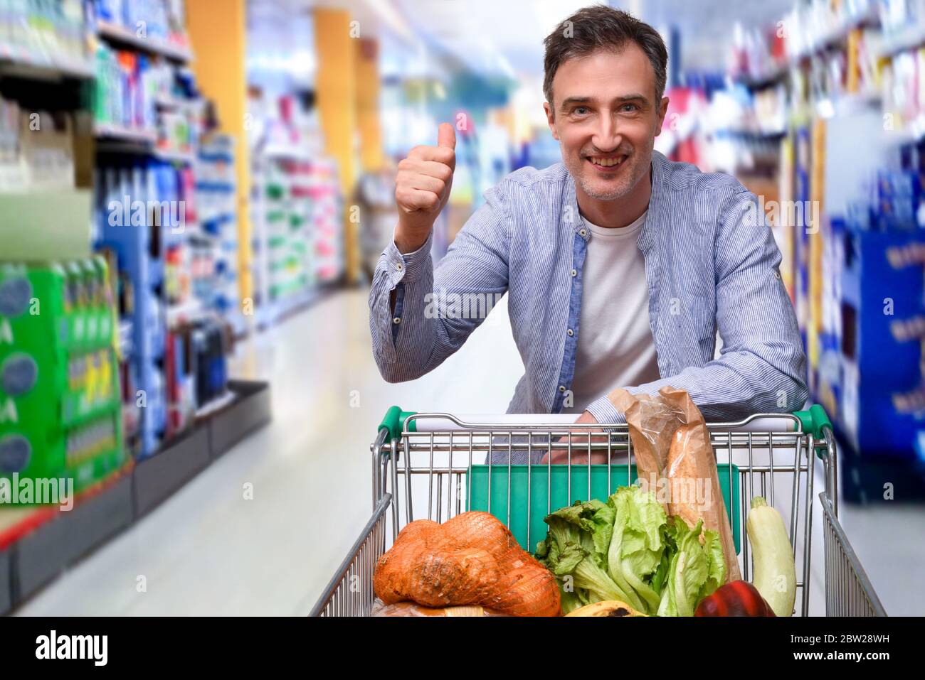Food in supermarket hi-res stock photography and images - Alamy