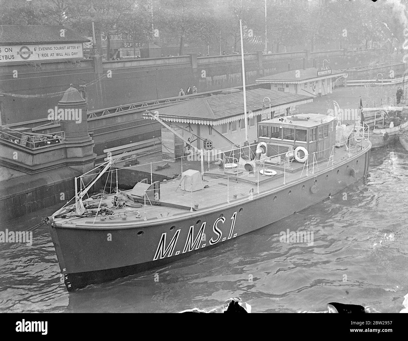 Minesweepers hi-res stock photography and images - Alamy