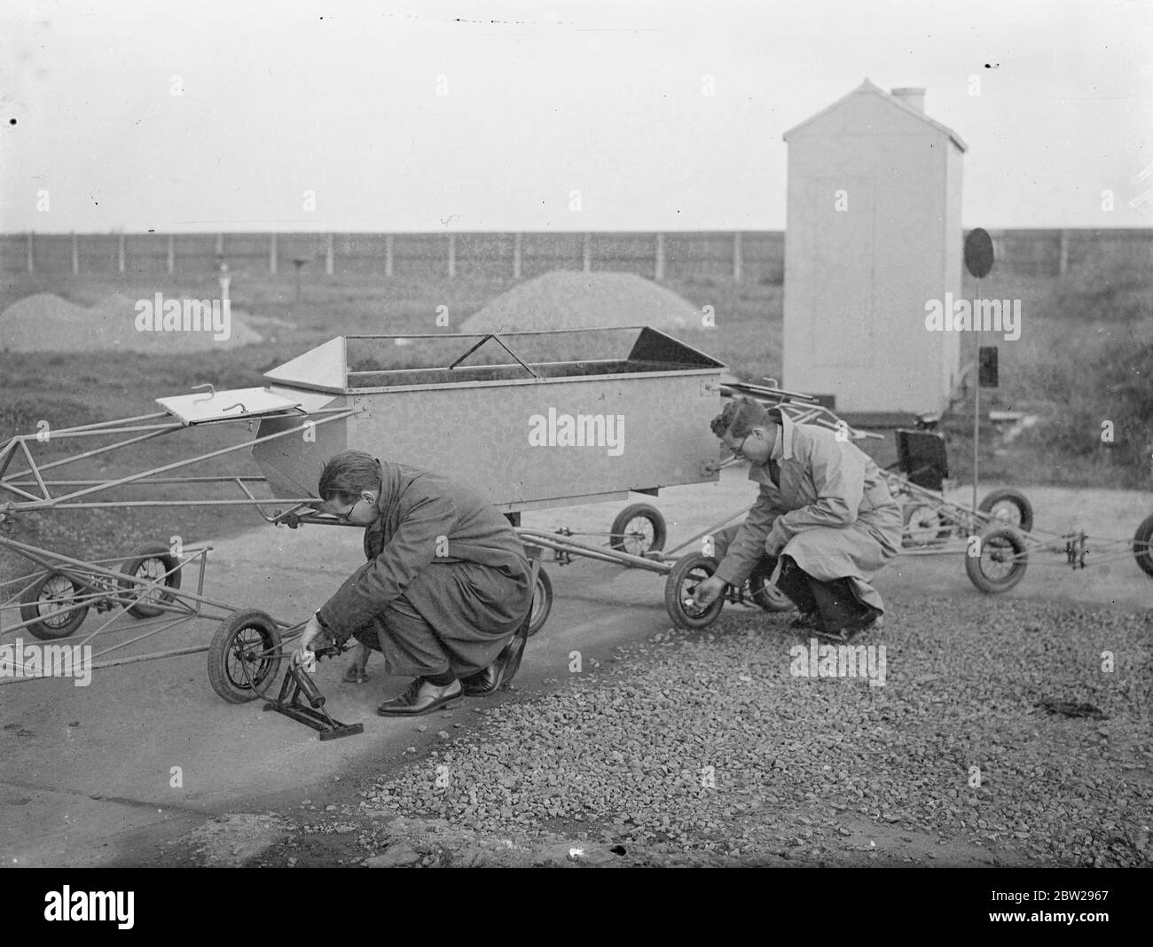 Multi-wheeled machine tests road surfaces at Ministry of Transport ...