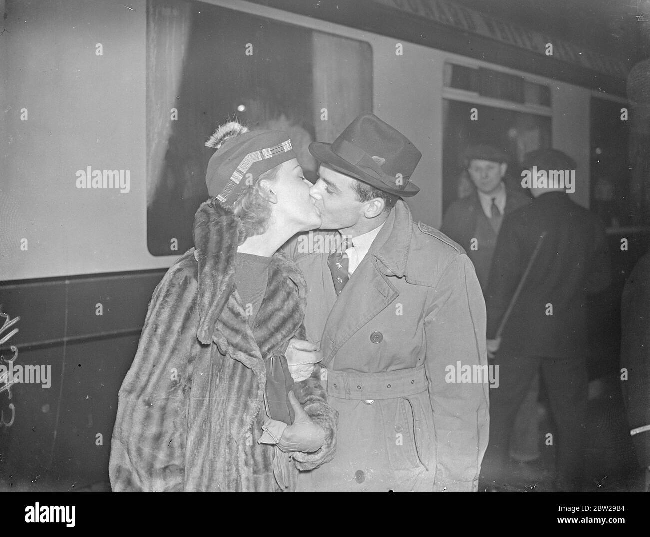 Girl comes from America, especially to see her fiance skate before the ...