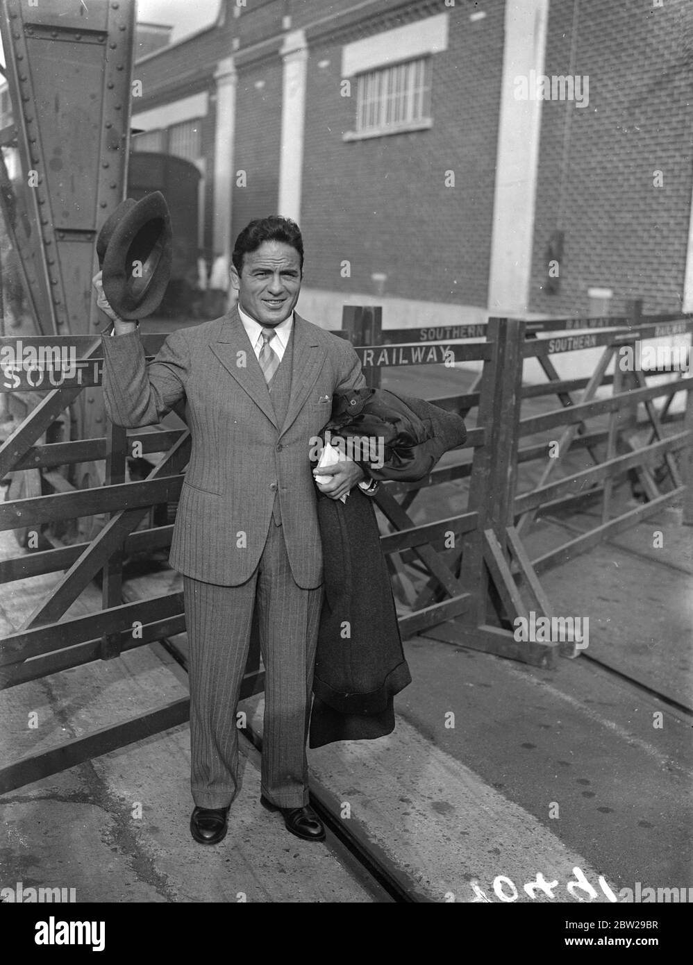 Heavyweight championship of the world hi-res stock photography and ...