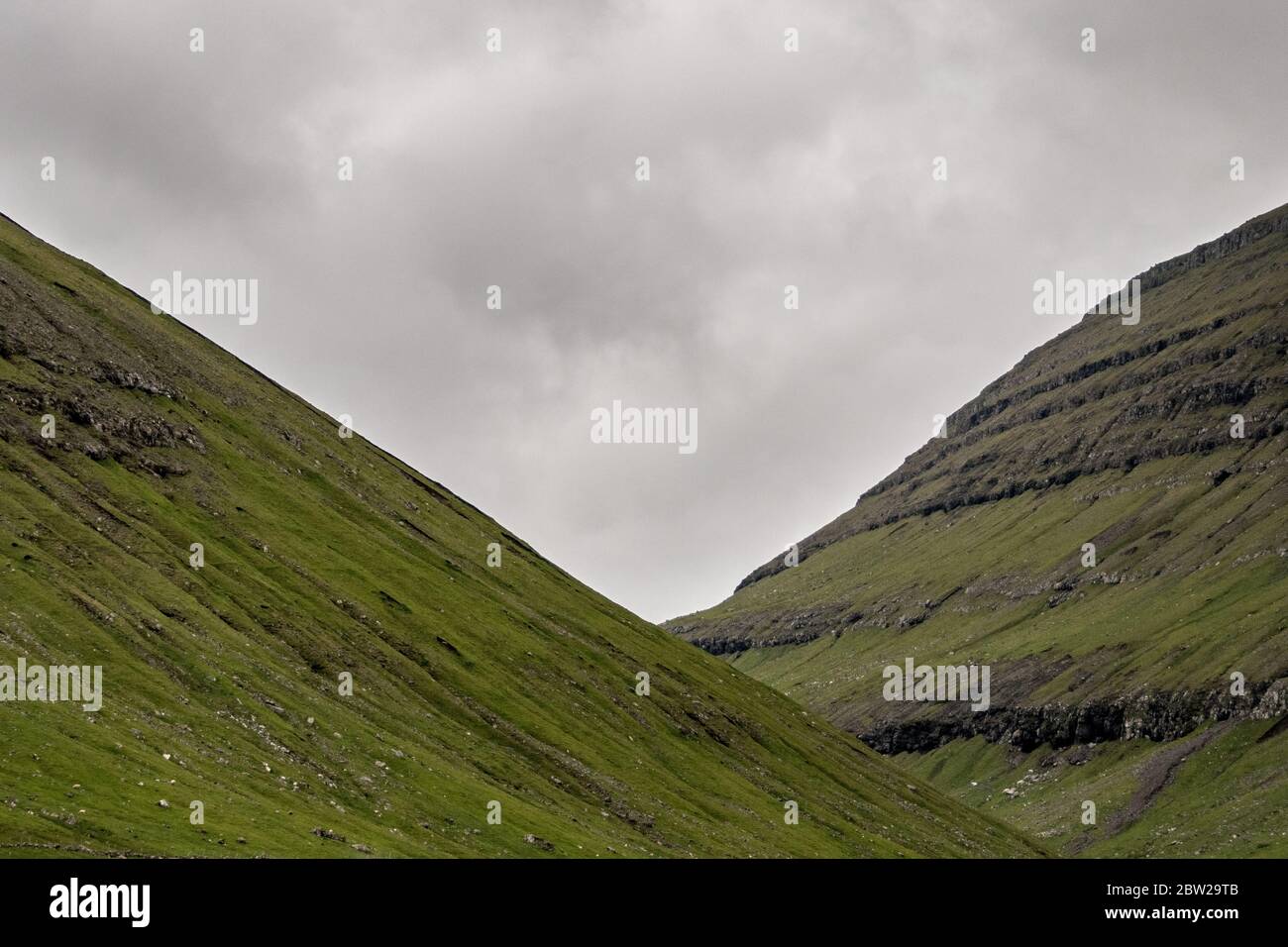 Pointed v shape hi-res stock photography and images - Alamy