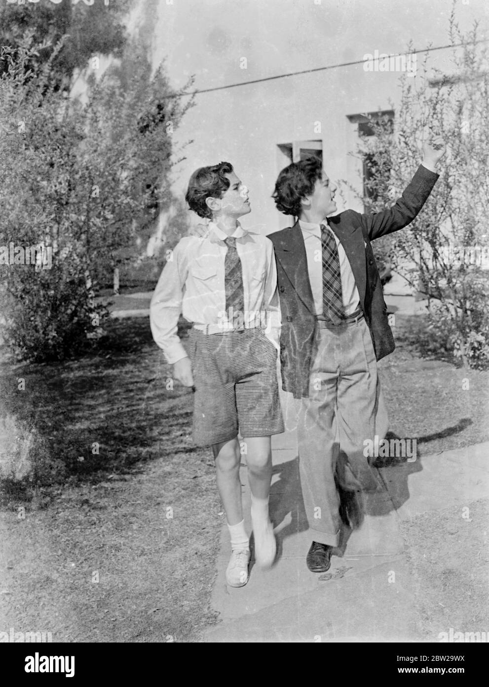 Mutual discovery hi-res stock photography and images - Alamy