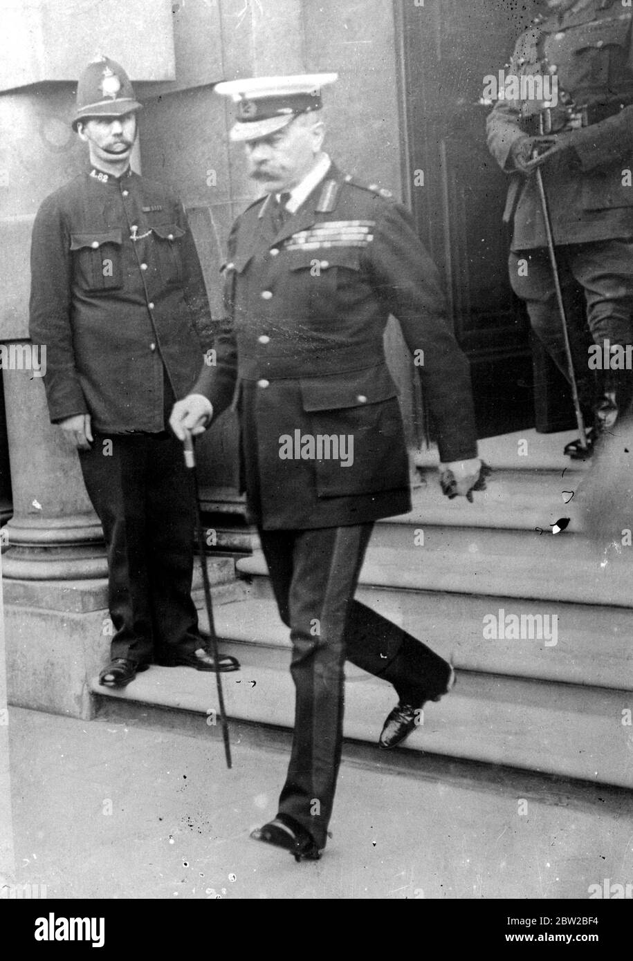 Lord kitchener 1914 Black and White Stock Photos & Images - Alamy
