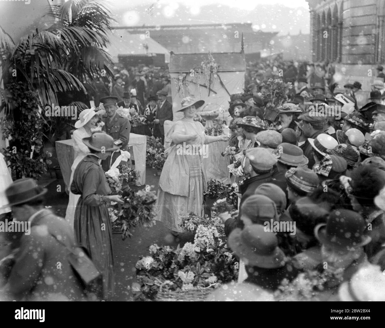 War black market Black and White Stock Photos & Images - Alamy