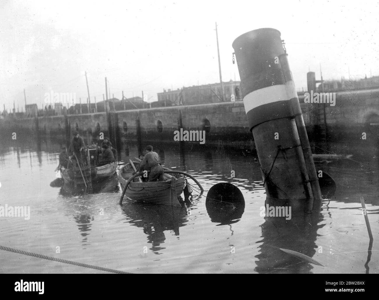 Salvage ship hi-res stock photography and images - Alamy