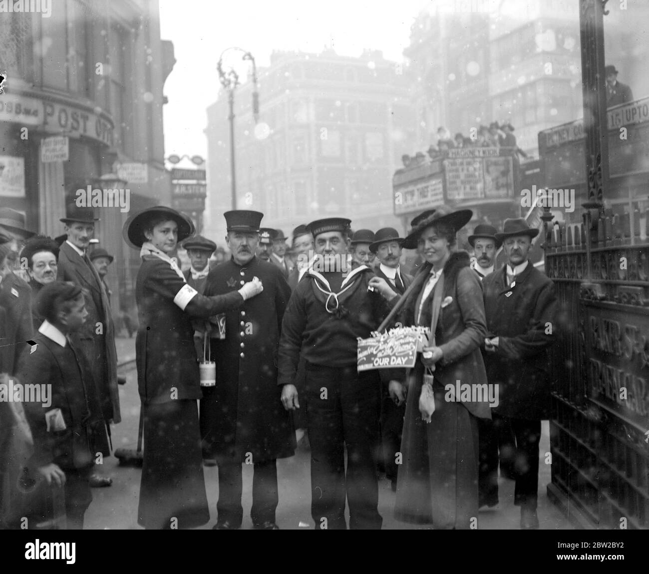 Entrance underground london Black and White Stock Photos & Images - Alamy
