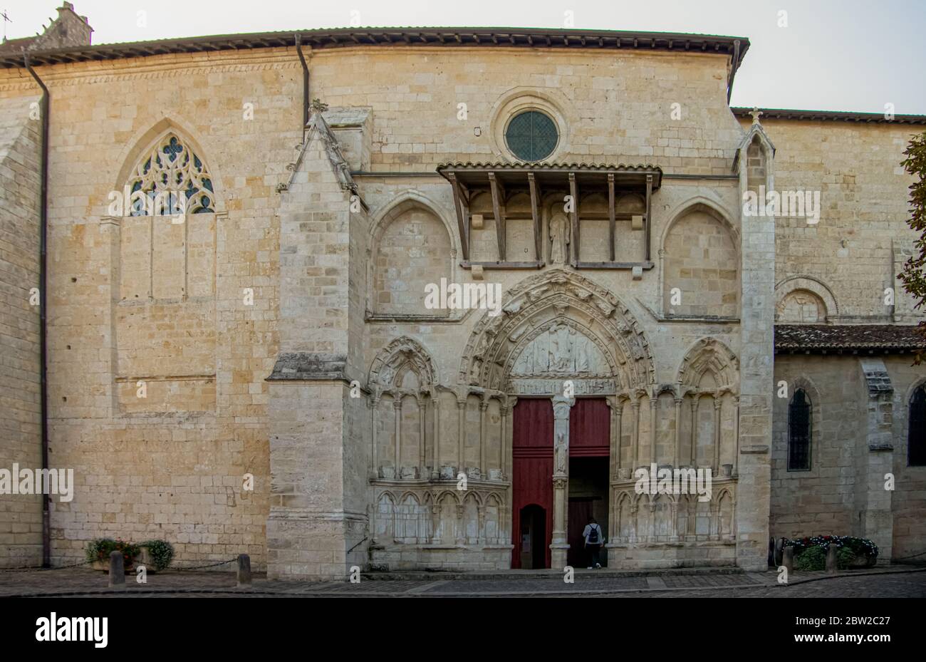 Collegiate church of saint emilion hi-res stock photography and images ...