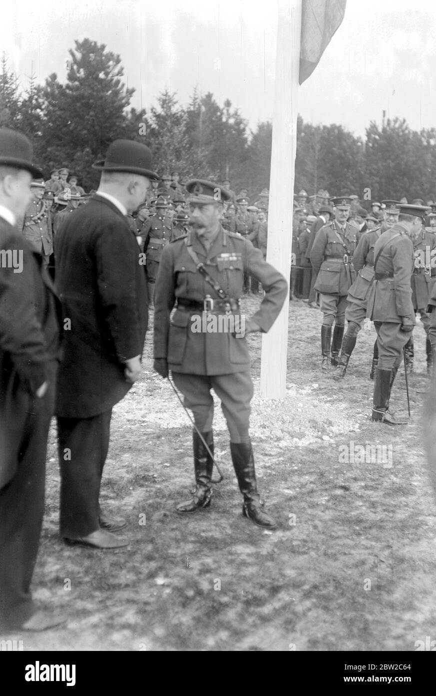 The King inspects New Zealand Troops on Salisbury Plain. The King ...