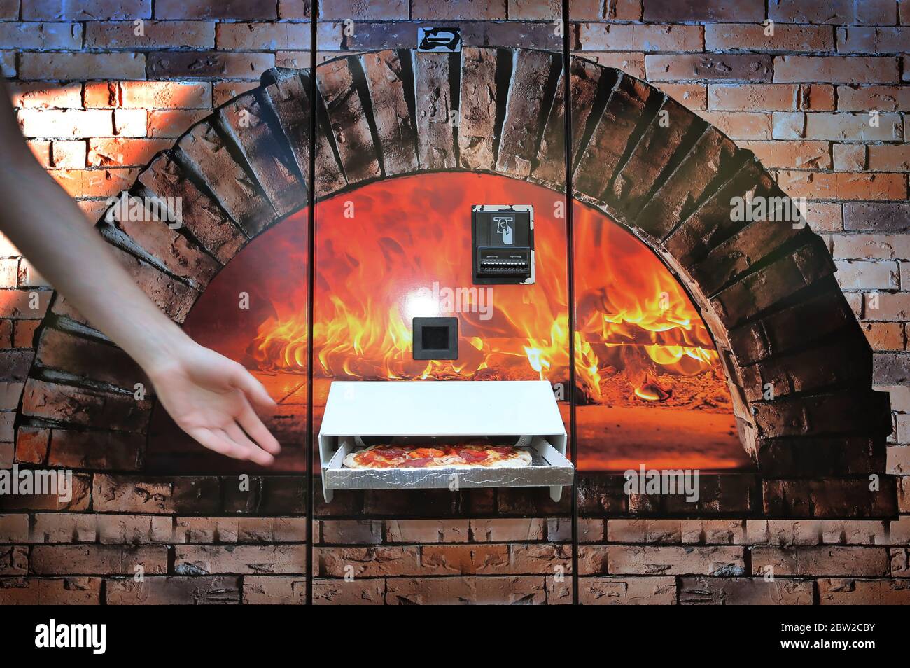 Automatic pizza hi-res stock photography and images - Alamy