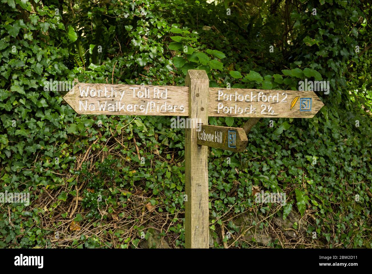 Signpost directions hi-res stock photography and images - Alamy